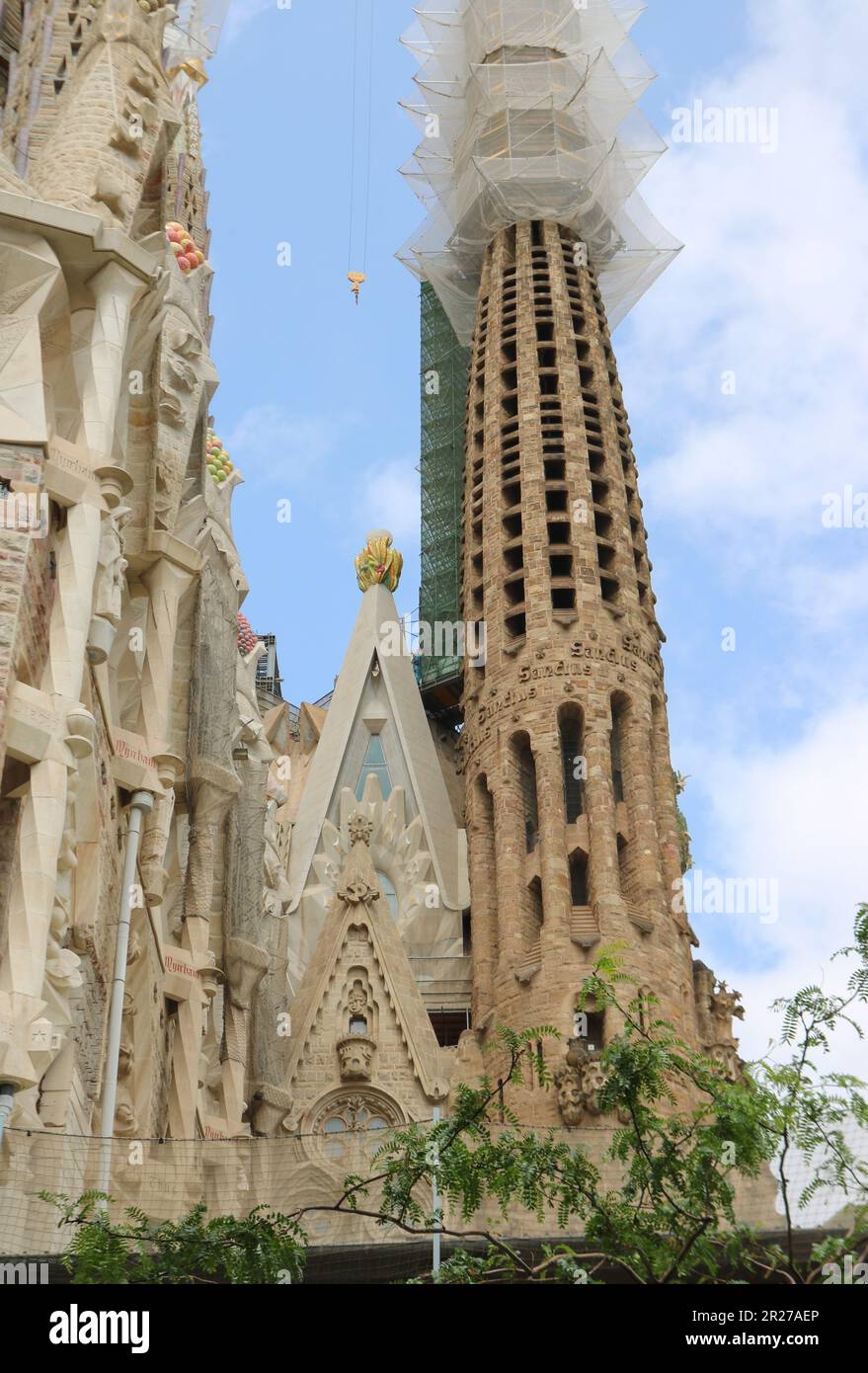 How to build cathedrals hi-res stock photography and images - Alamy