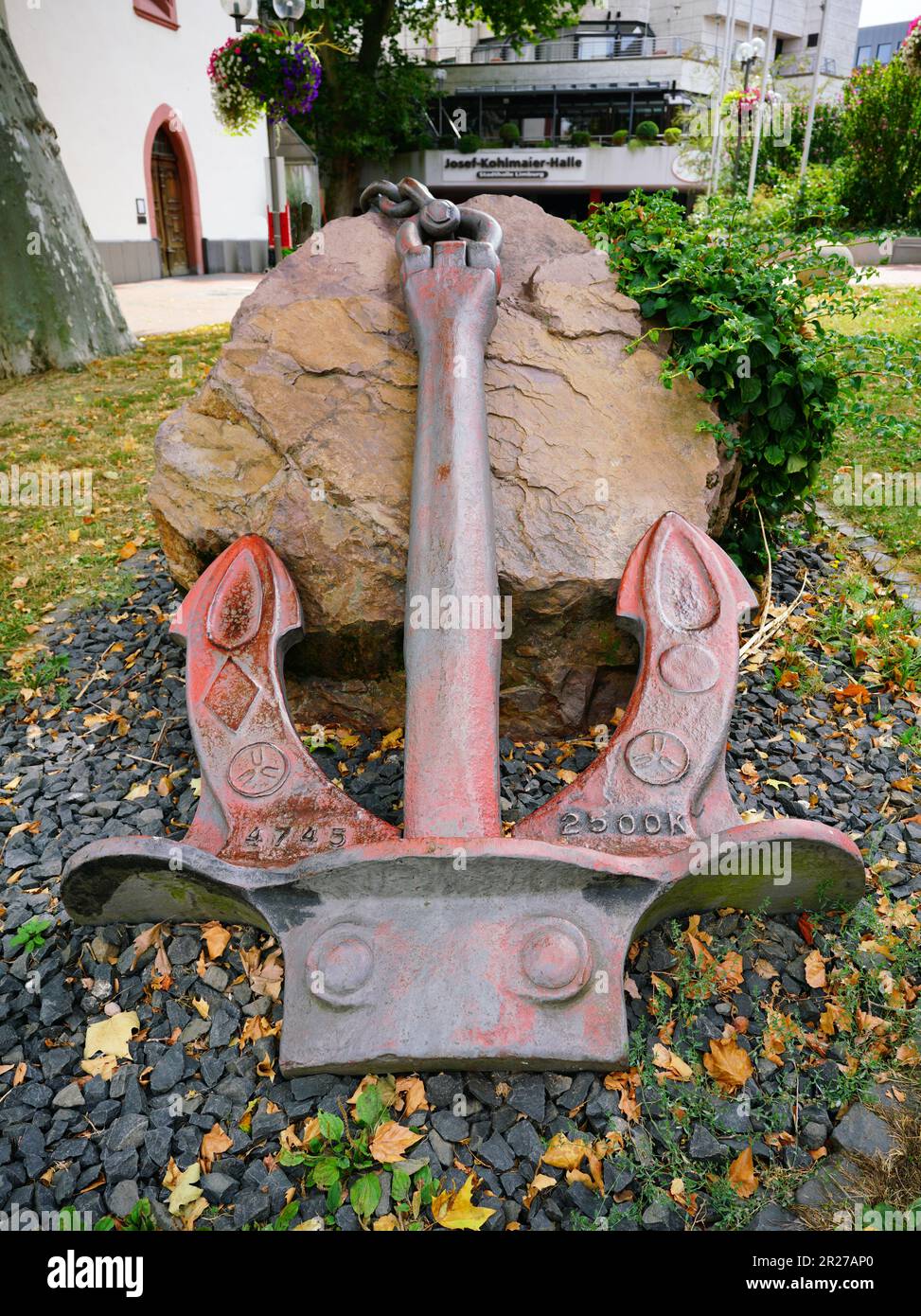 2500 kilogram boat anchor hi-res stock photography and images - Alamy