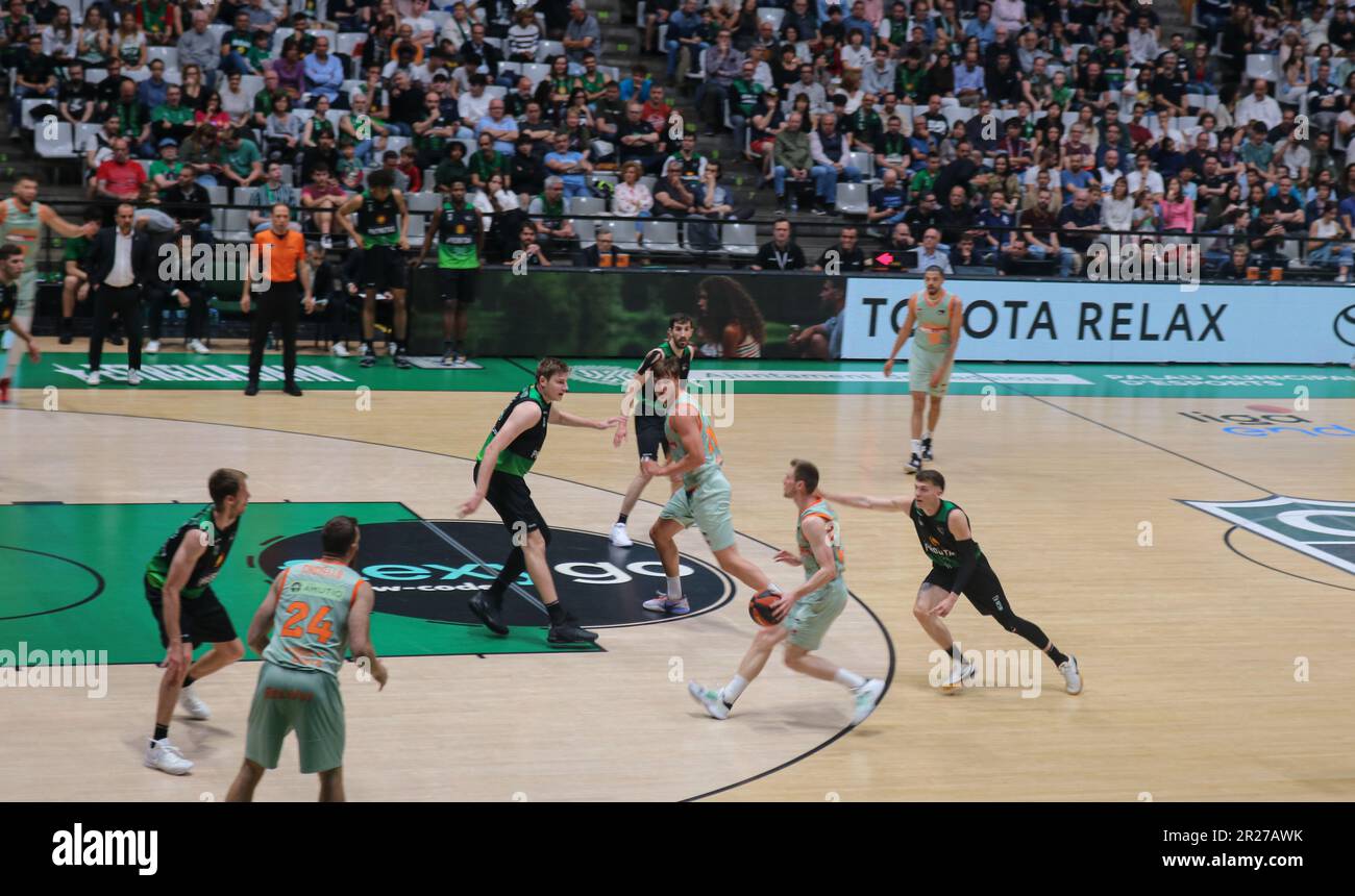 Professional basketball players ball hi-res stock photography and ...