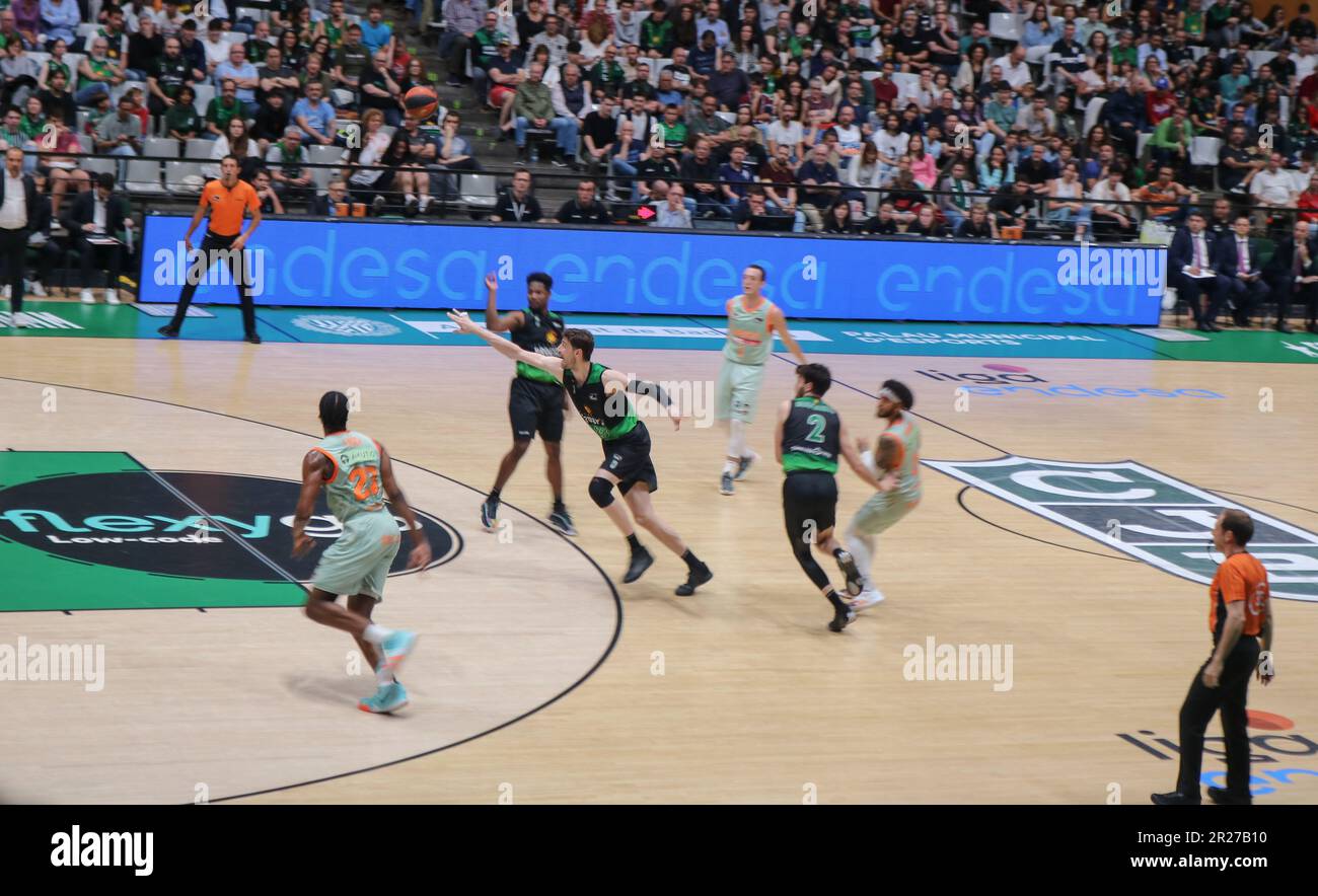 Basketball time out referee hi-res stock photography and images - Alamy