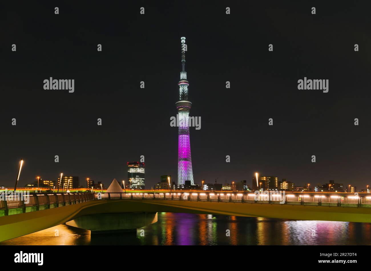 Night view of Sakurabashi bridge in Sumida River and Sakura of Tokyo ...