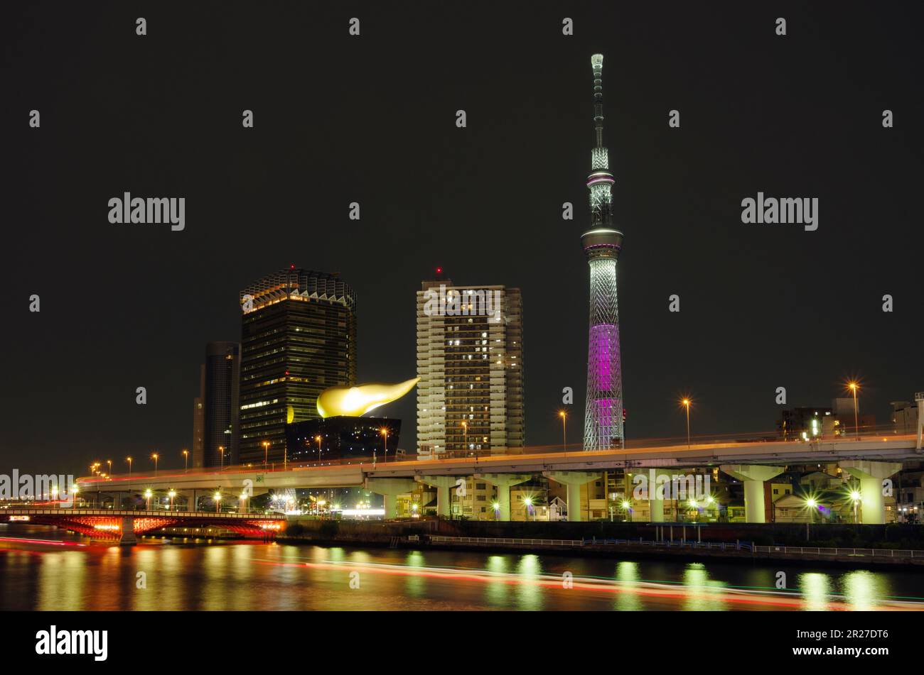 Night view of Sumida River, Shuto Expressway and the Tokyo Sky Tree ...