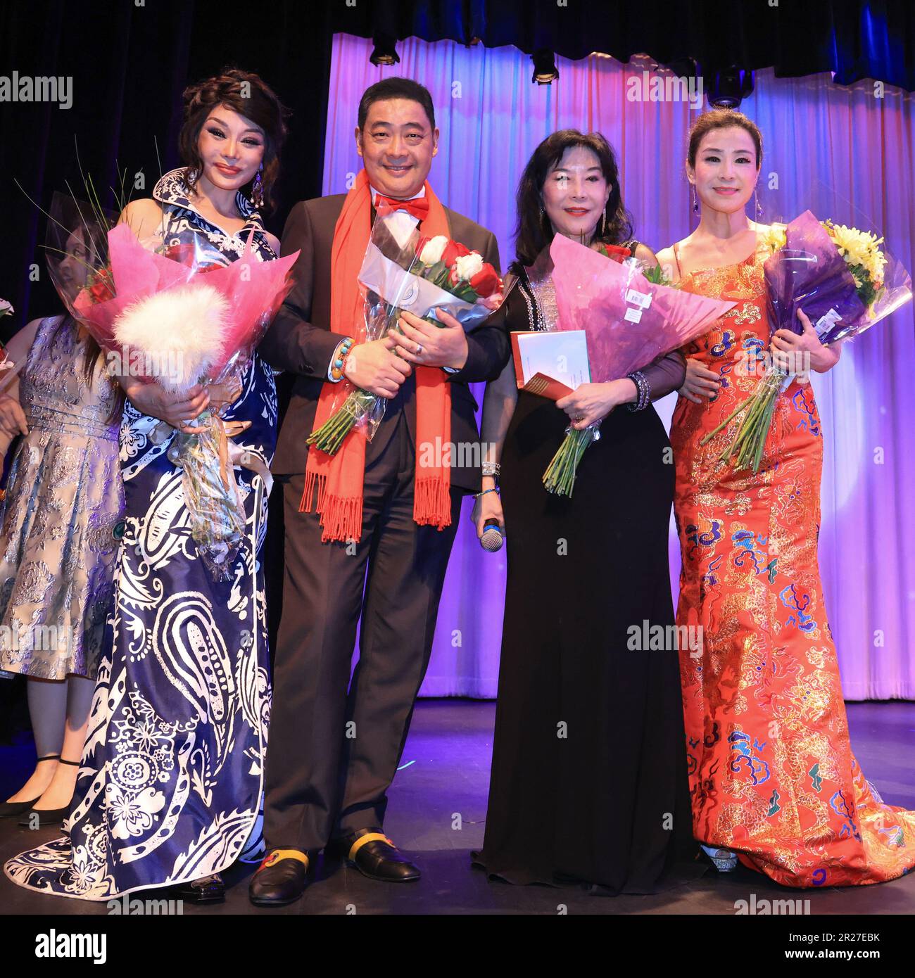 Golden girls performing arts hi-res stock photography and images - Alamy