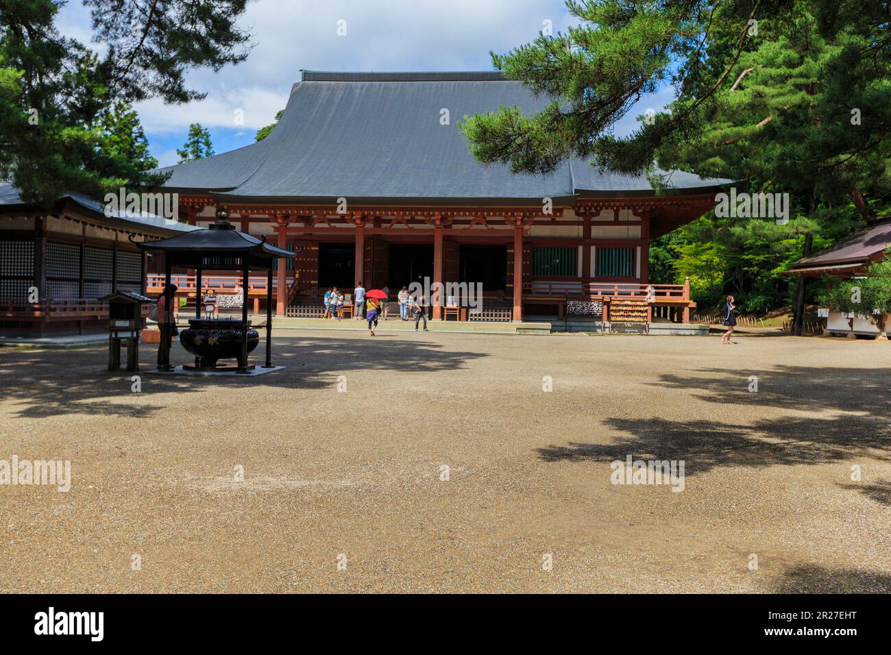 Motsuji temple main hall Stock Photo - Alamy