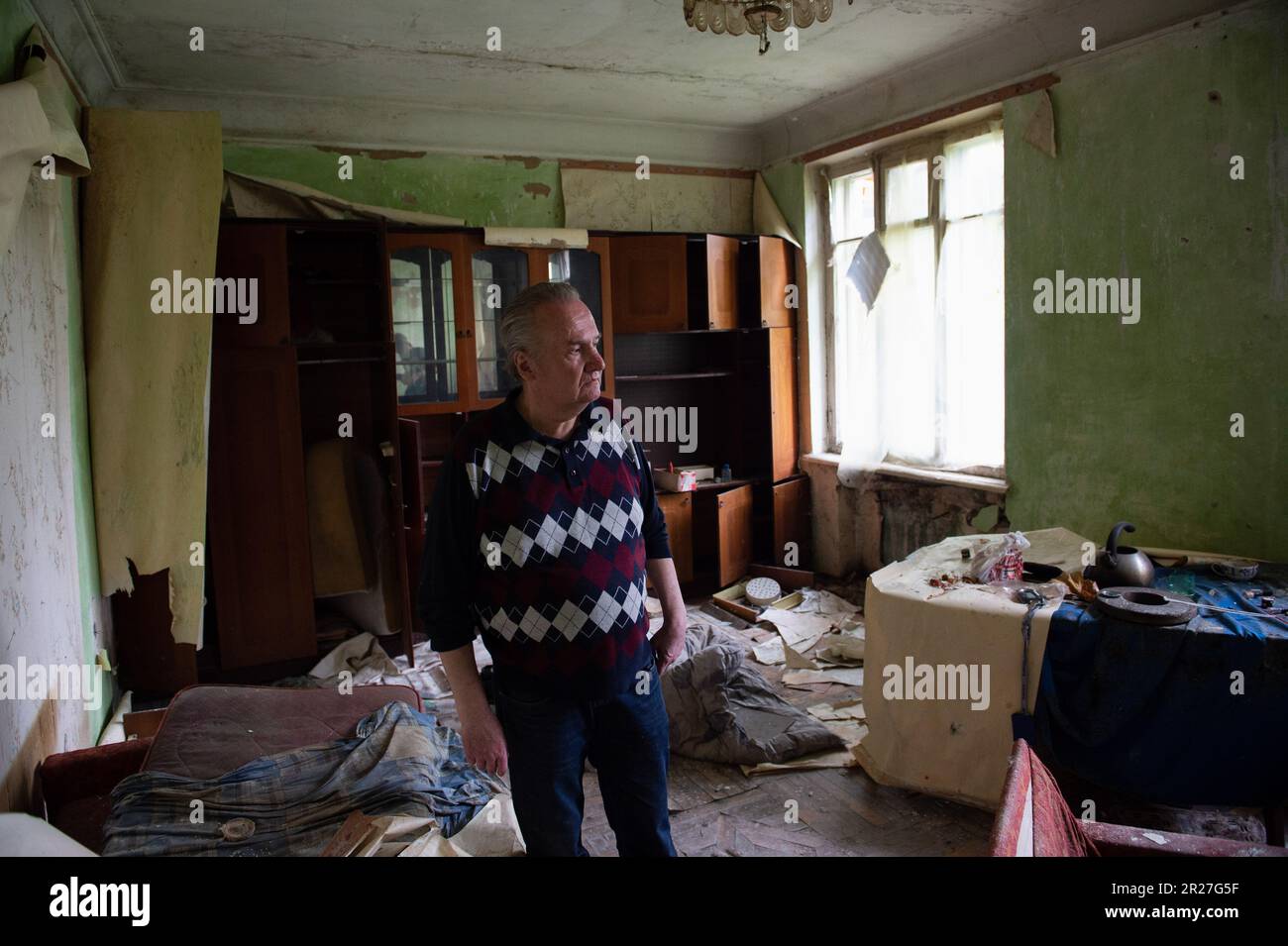 Room ransacked hi-res stock photography and images - Alamy