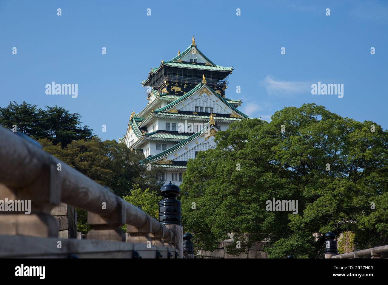 View of Osaka castle from Gokurakubashi Stock Photo - Alamy