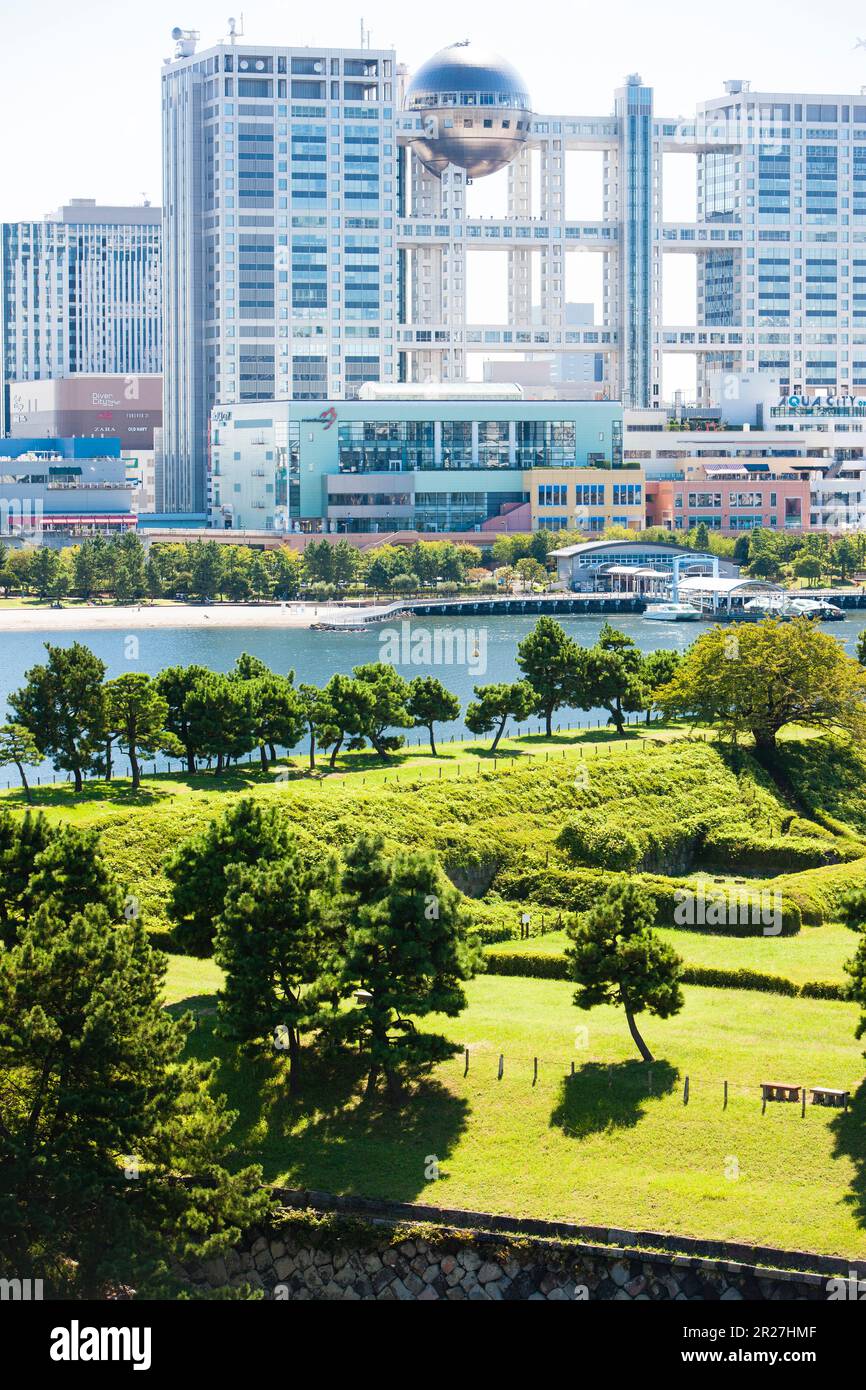 Daiba park and Fuji TV as seen from the Rainbow Bridge Stock Photo - Alamy