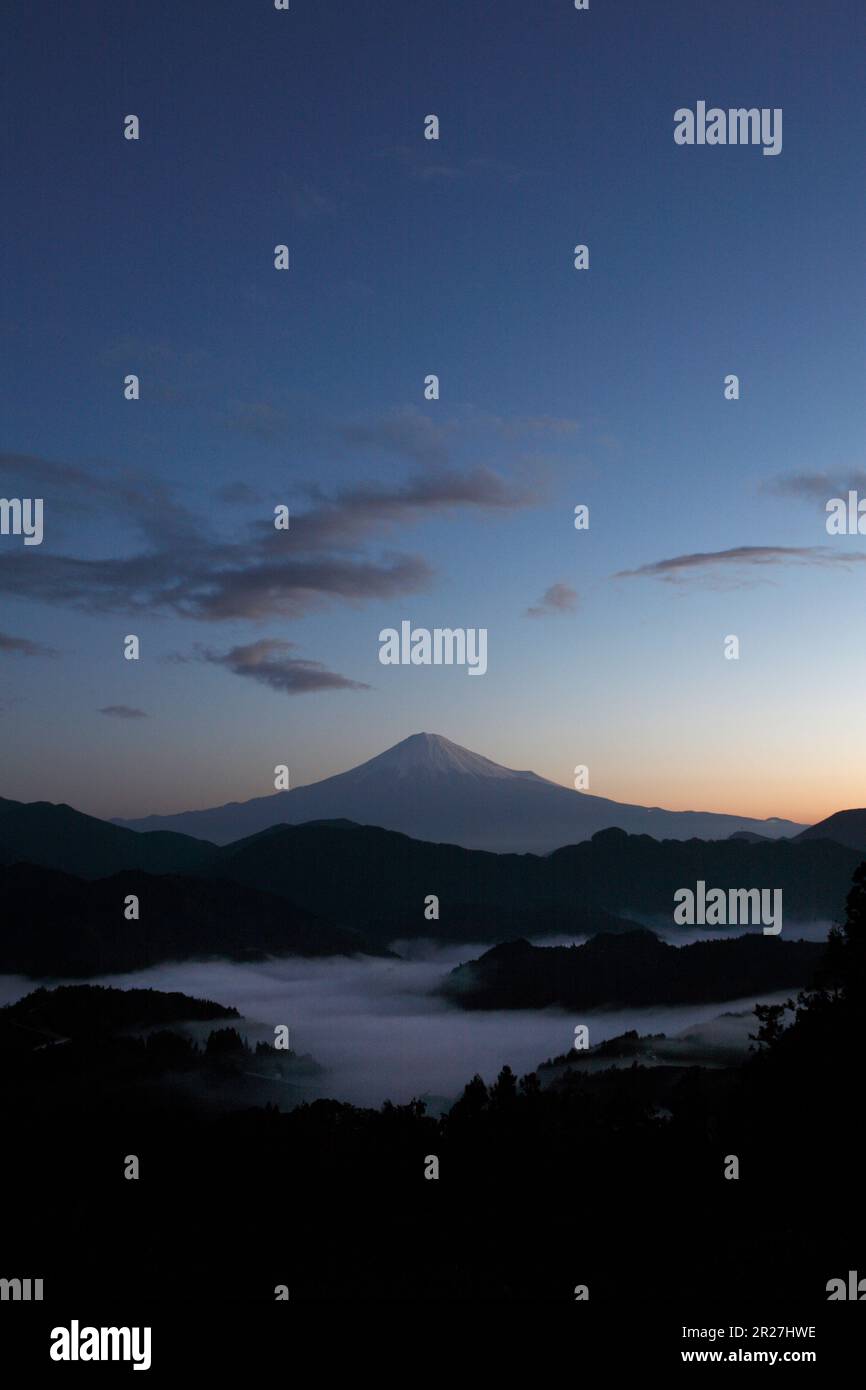 Mount Fuji at night in Yoshiwara, Shimizu Stock Photo - Alamy