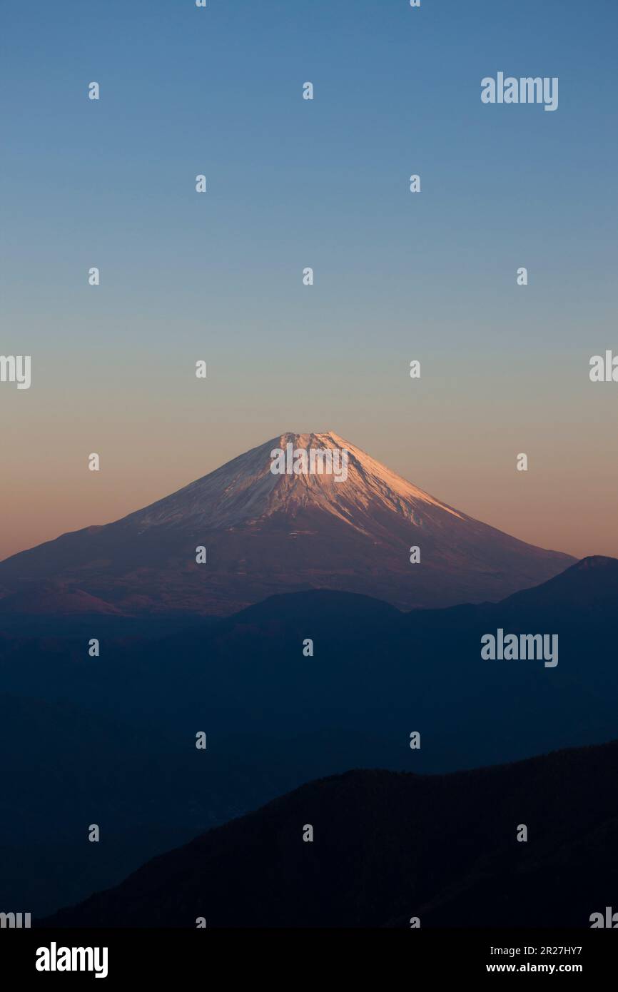 Mount Fuji stained with the setting sun from Mount Kushigatayama Stock ...