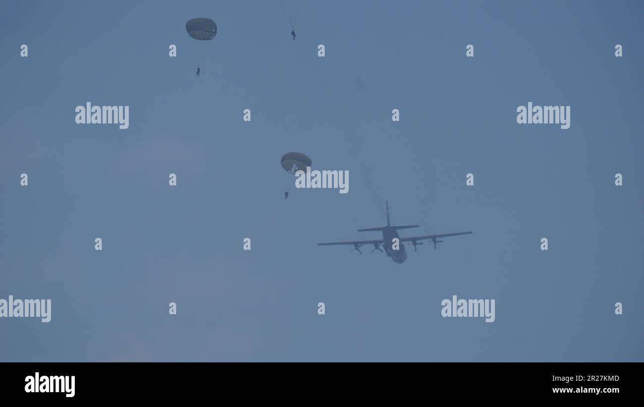 Indonesian air force does skydiving Stock Photo - Alamy