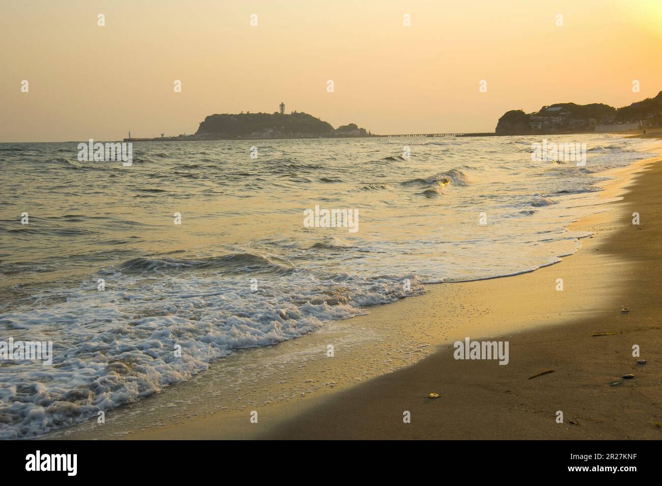 Enoshima beach hi-res stock photography and images - Alamy
