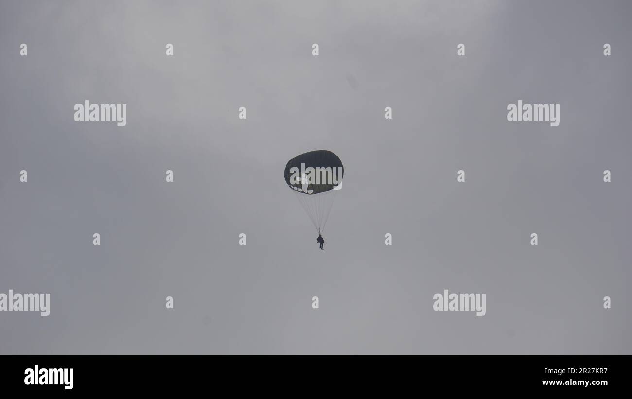 Indonesian air force does skydiving Stock Photo - Alamy