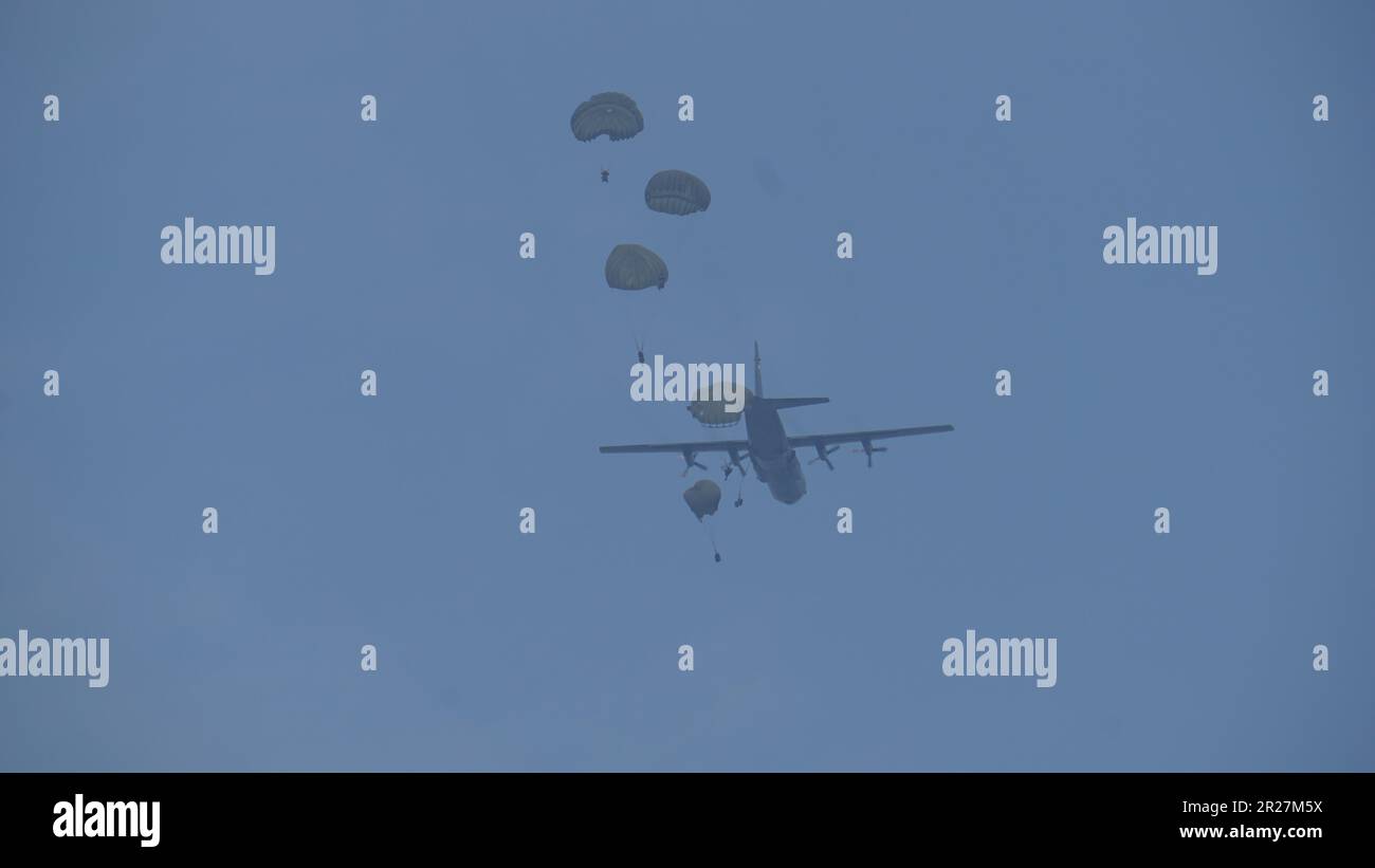 Indonesian air force does skydiving Stock Photo - Alamy