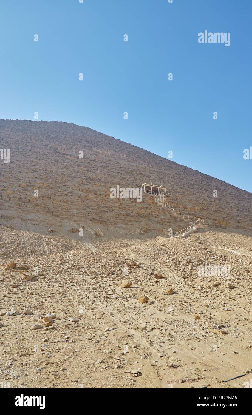 The Red Pyramid of Dahshur, the world's first true pyramid that was ...