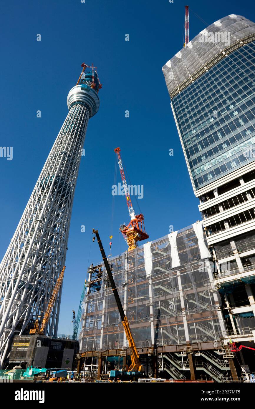 Tokyo skytree under construction hi-res stock photography and images ...