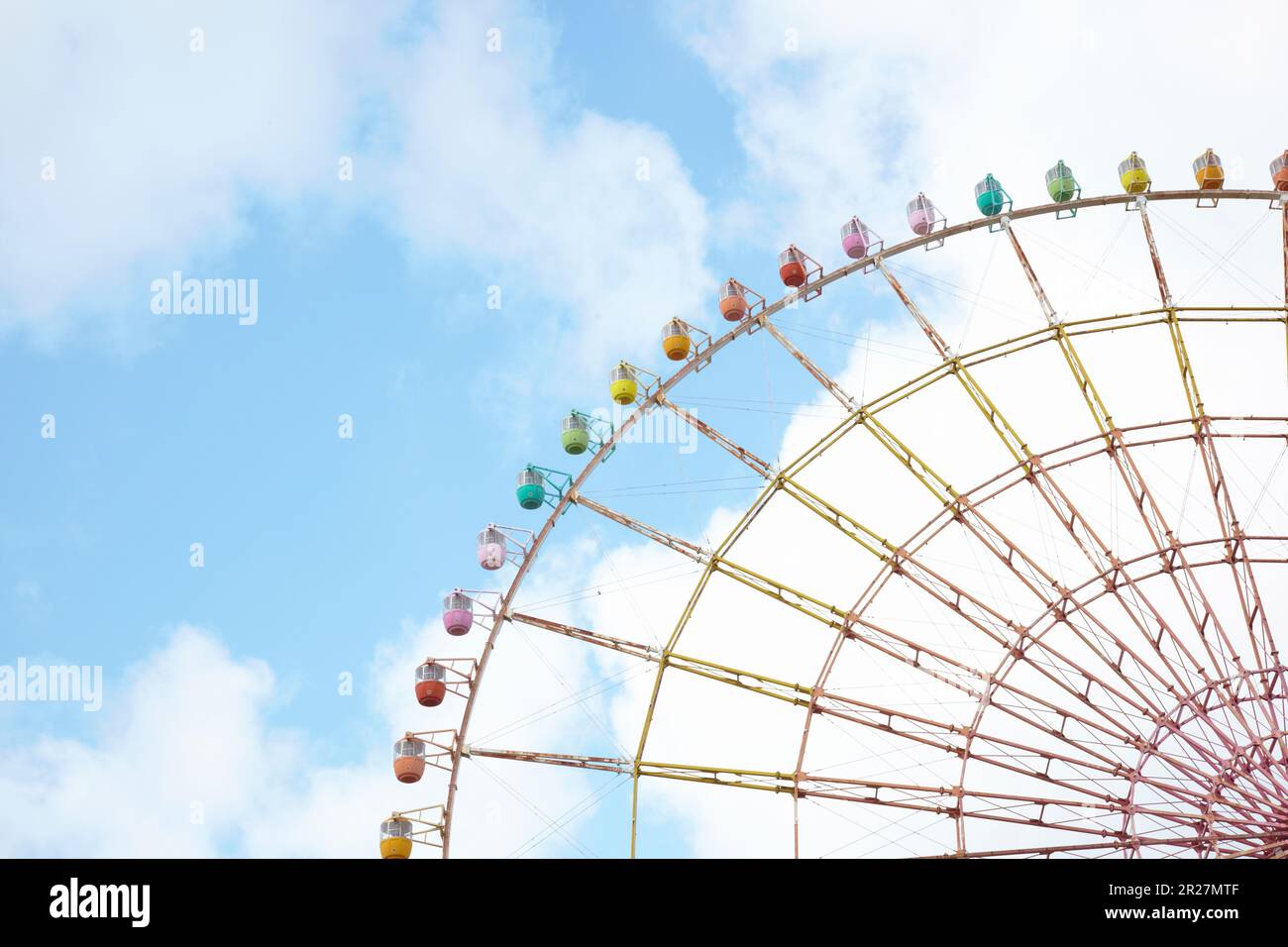 Sky and Ferris wheel Stock Photo - Alamy