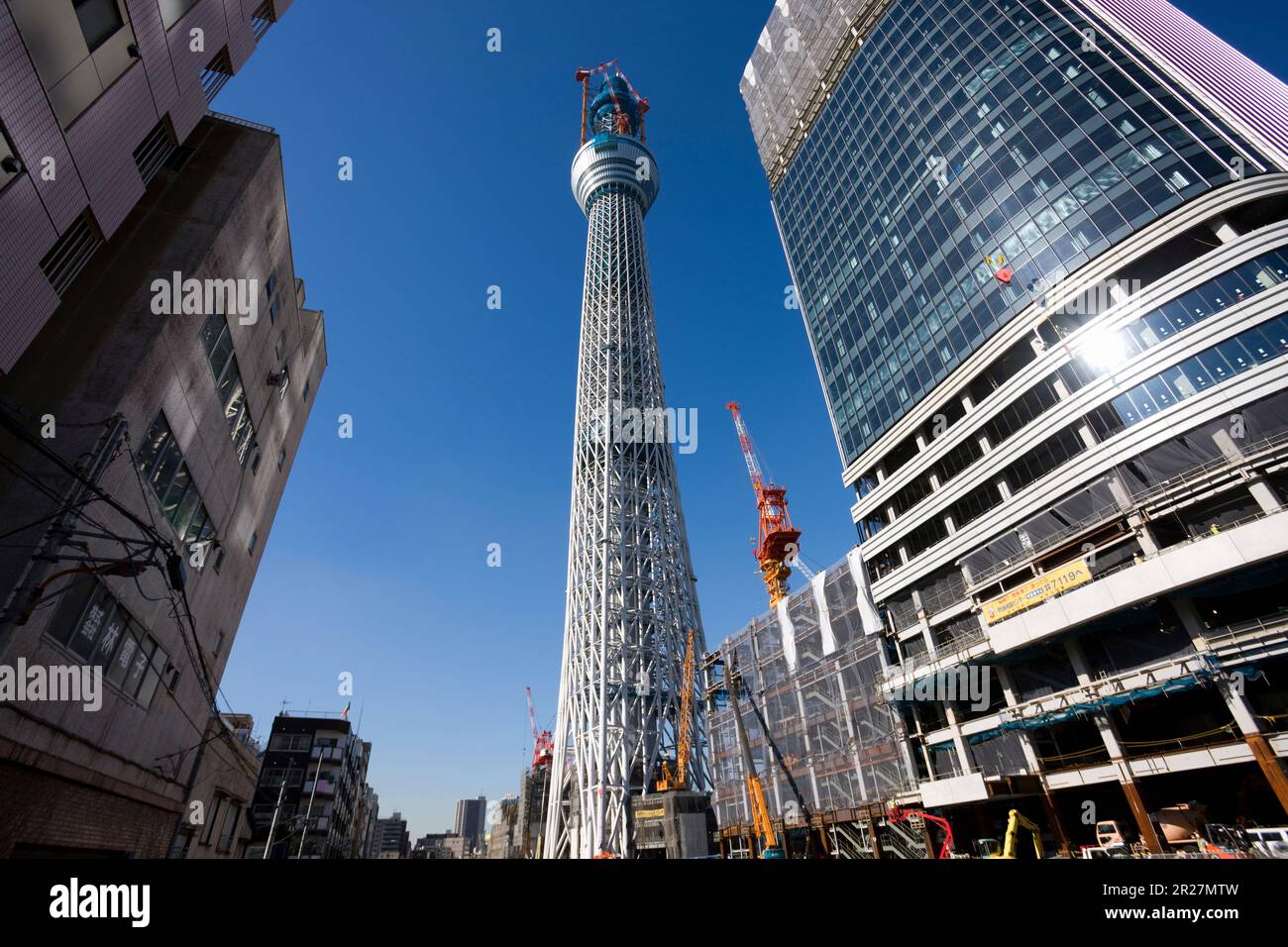 Tokyo skytree under construction hi-res stock photography and images ...