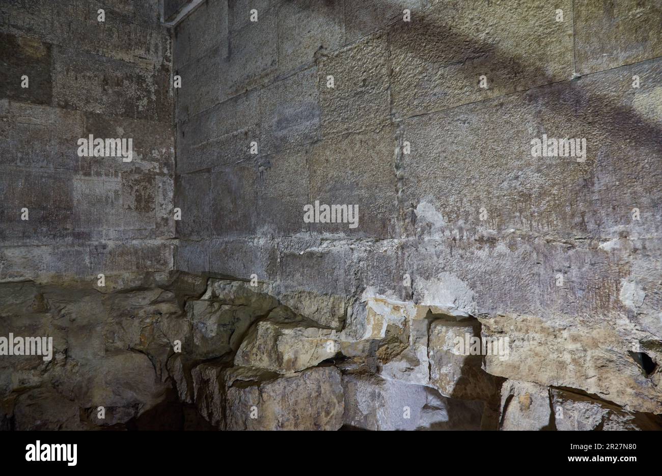 The Red Pyramid of Dahshur, the world's first true pyramid that was ...