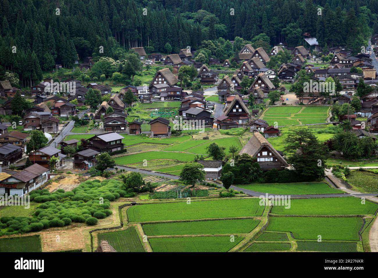 Gassho houses hi-res stock photography and images - Alamy