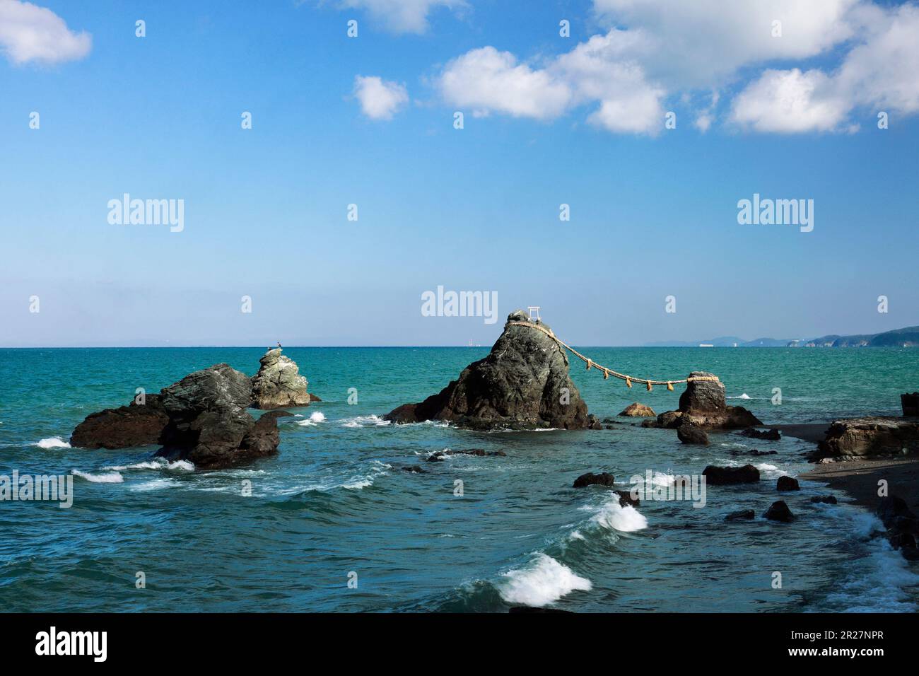 Meoto Iwa rock Stock Photo - Alamy
