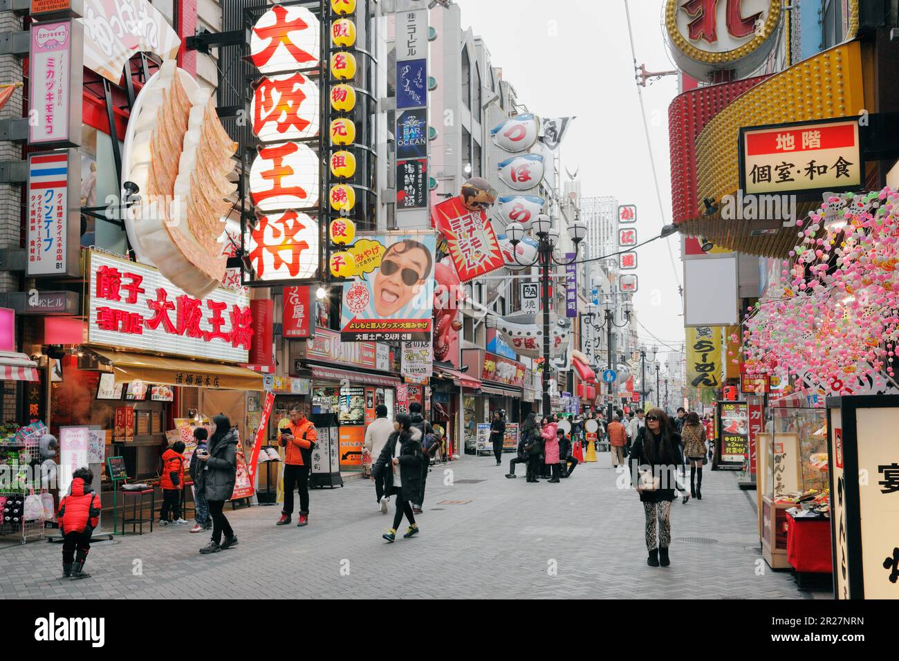 Dotonbori street hi-res stock photography and images - Alamy