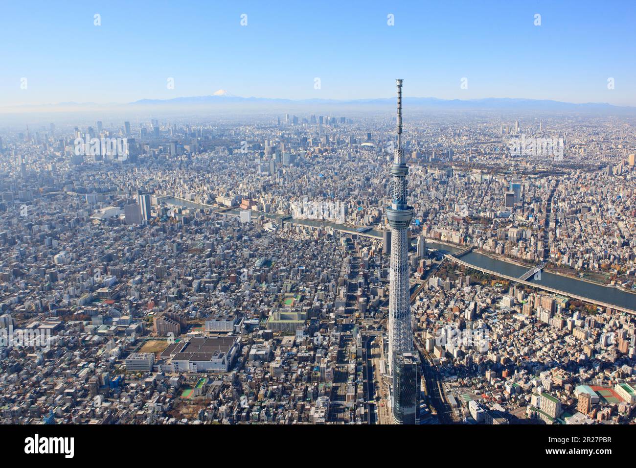 Skytree, buildings in Shinjuku and Mount Fuji Stock Photo - Alamy