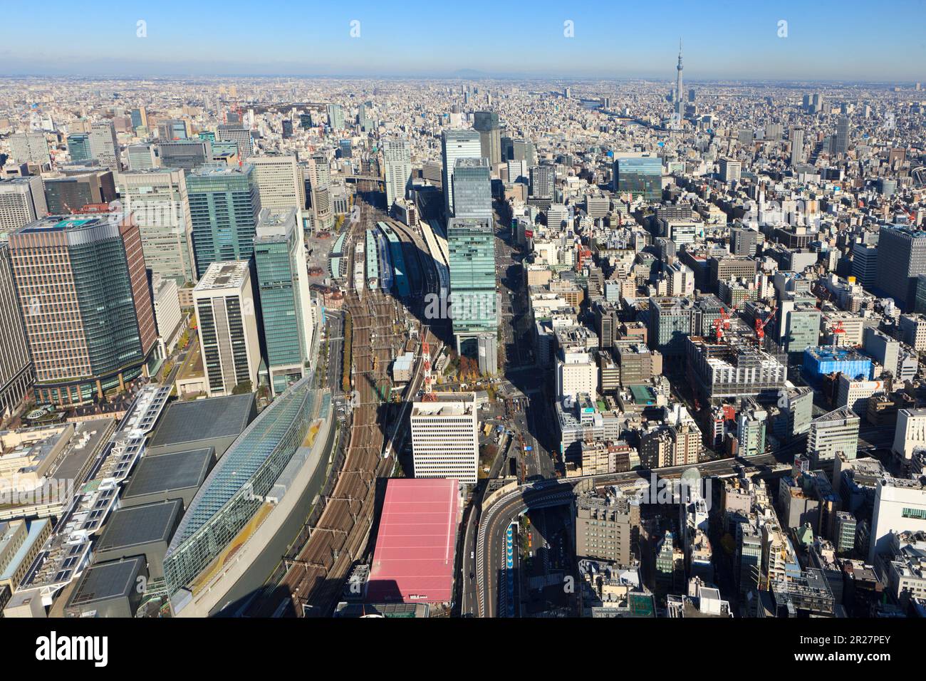 Tokyo station platform hi-res stock photography and images - Alamy