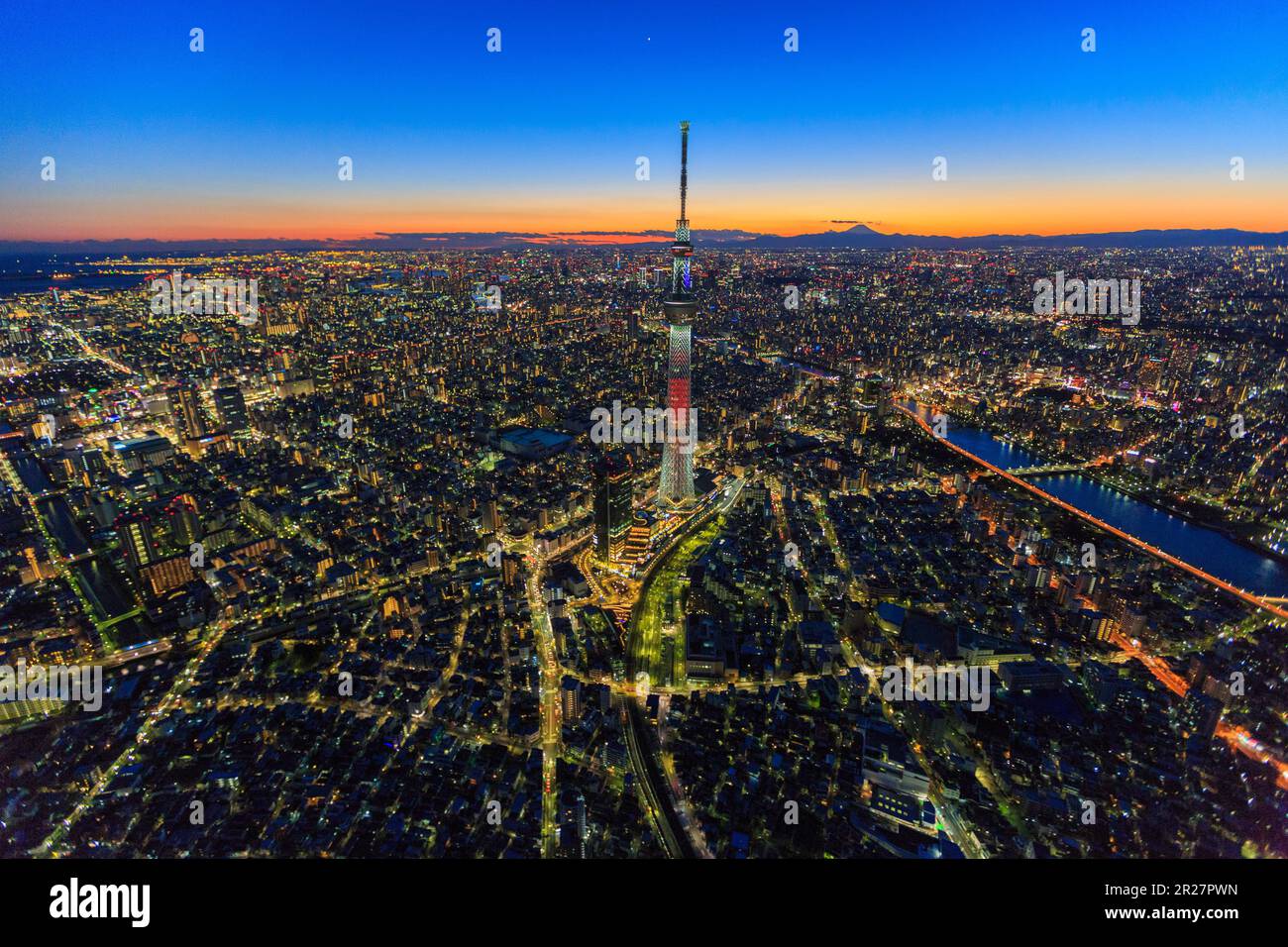 The overview of the night scene of TOKYO SKYTREE and Mt.Fujisan Stock ...