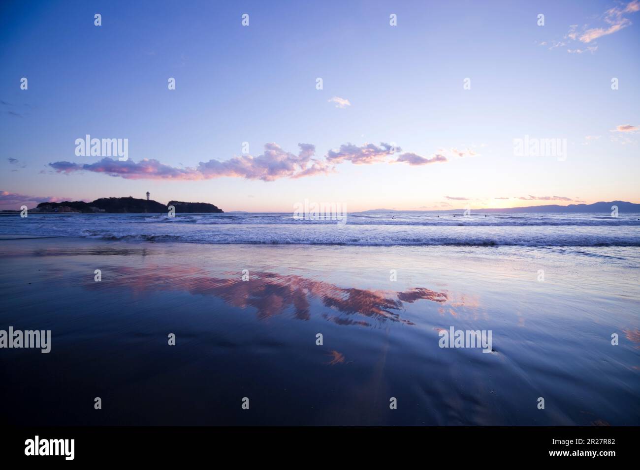 Enoshima island silhouette hi-res stock photography and images - Alamy