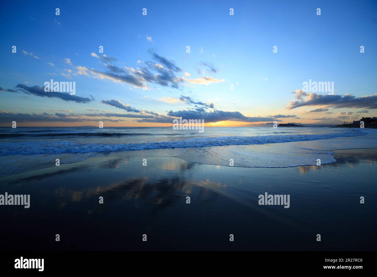 Enoshima sunset and beach Stock Photo - Alamy