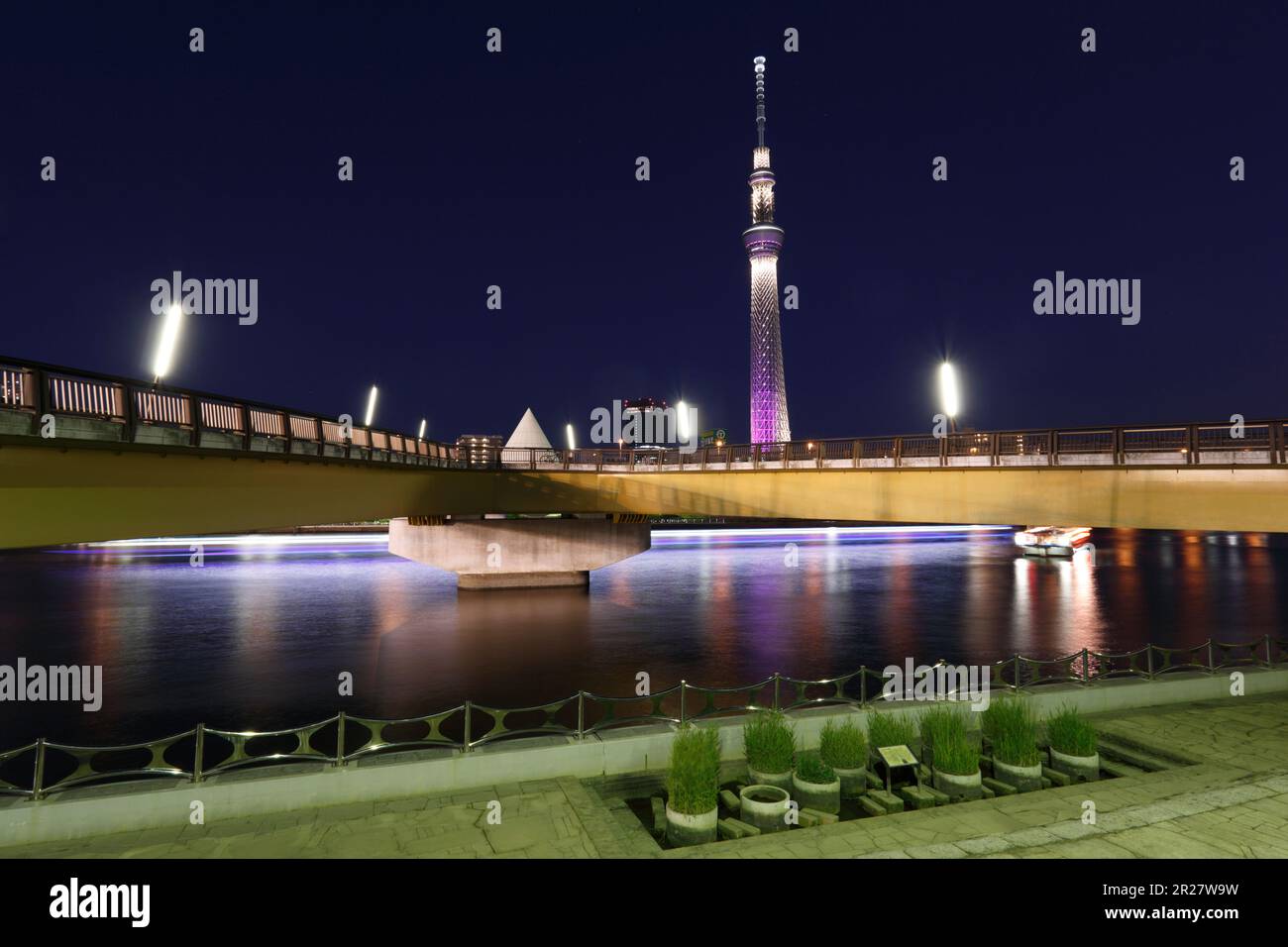 Night view of Tokyo Sky Tree viewed from Sakurabashi Elegant Stock ...