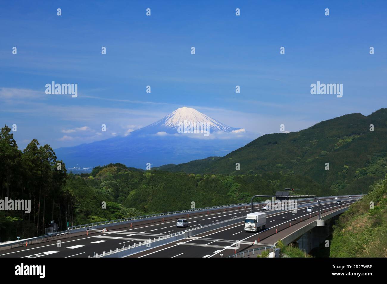 Mount Fuji and the Shin-Tomei Expressway Stock Photo - Alamy Mount Fuji and the Shin-Tomei Expressway Stock Photo - Alamy