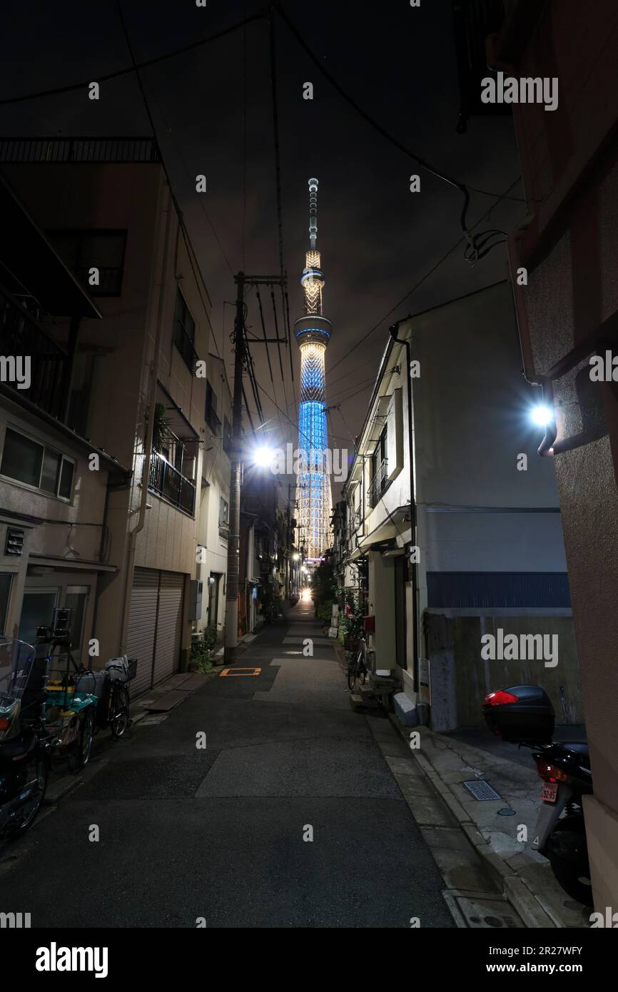 Sky tree at night from alleyway chic Stock Photo - Alamy