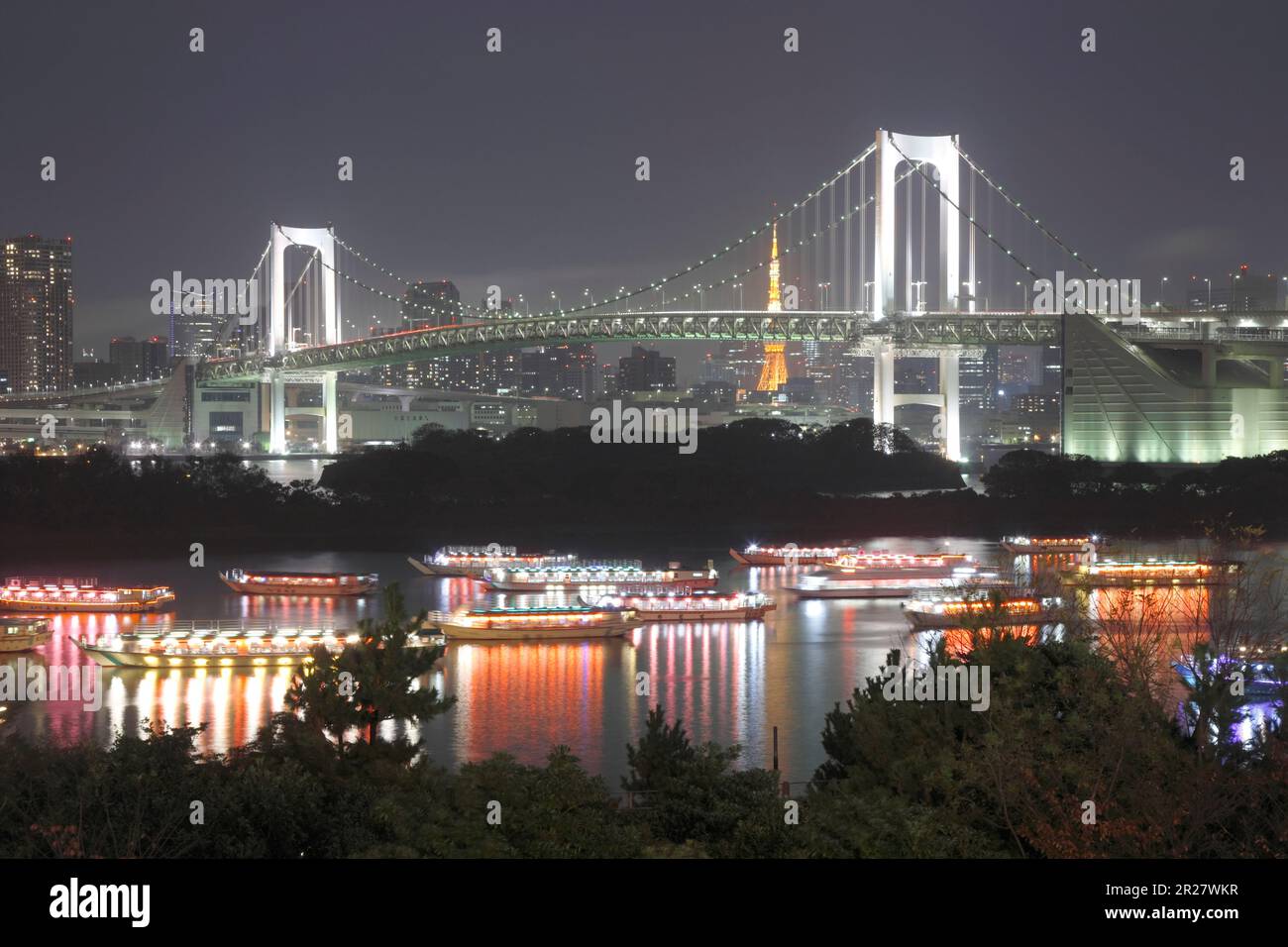 Night view of the Rainbow bridge and houseboats at Odaiba Stock Photo ...