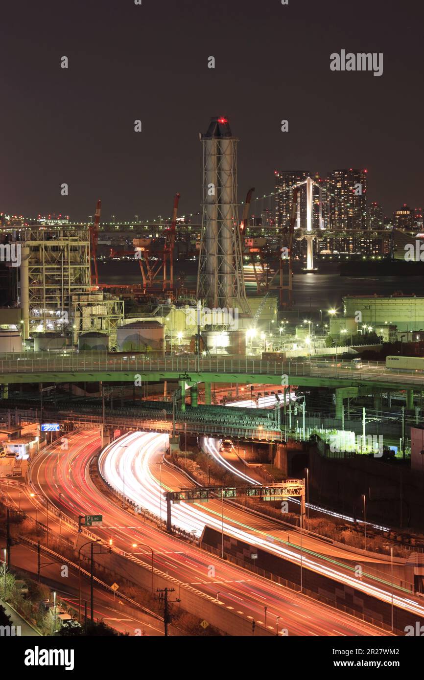 Night view of the Metropolitan Expressway Wangan line and Ohi thermal ...