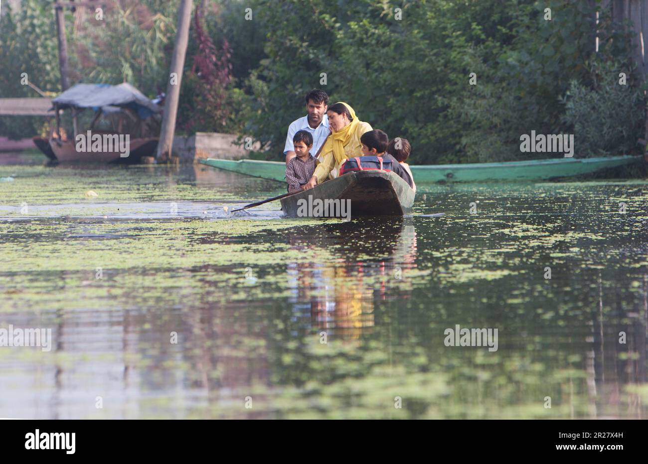 Life on dal lake hi-res stock photography and images - Alamy