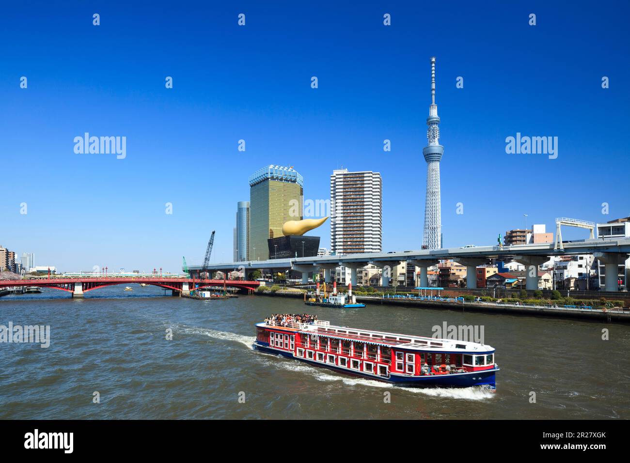 Navigating tokyo hi-res stock photography and images - Alamy