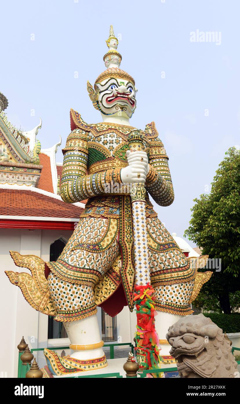 The sculptures of two mythical giant demons, Thotsakan and Sahatsadecha ...