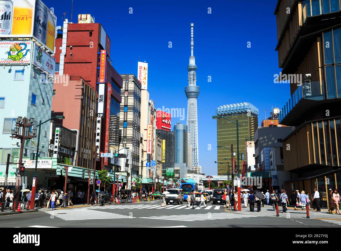 Tokyo Sky Tree and Kaminarimon street, Kaminarimon scramble ...