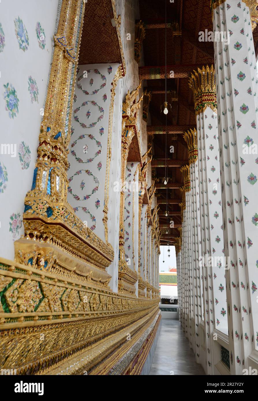 The Ordination Hall at Wat Arun ( Temple of Dawn ) in Bangkok, Thailand ...