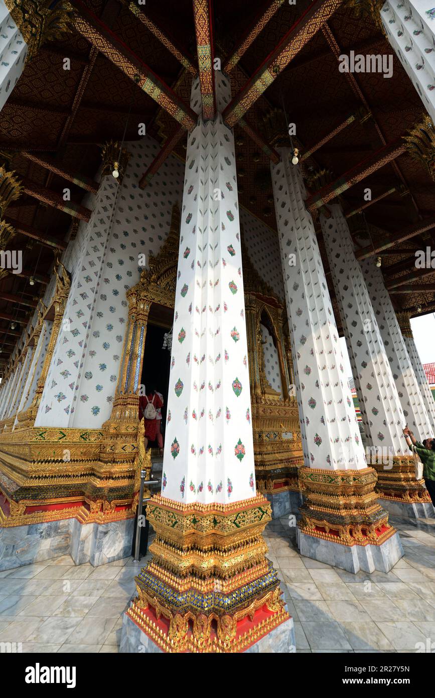 The Ordination Hall at Wat Arun ( Temple of Dawn ) in Bangkok, Thailand ...