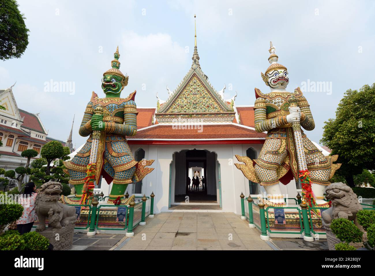 The sculptures of two mythical giant demons, Thotsakan and Sahatsadecha ...