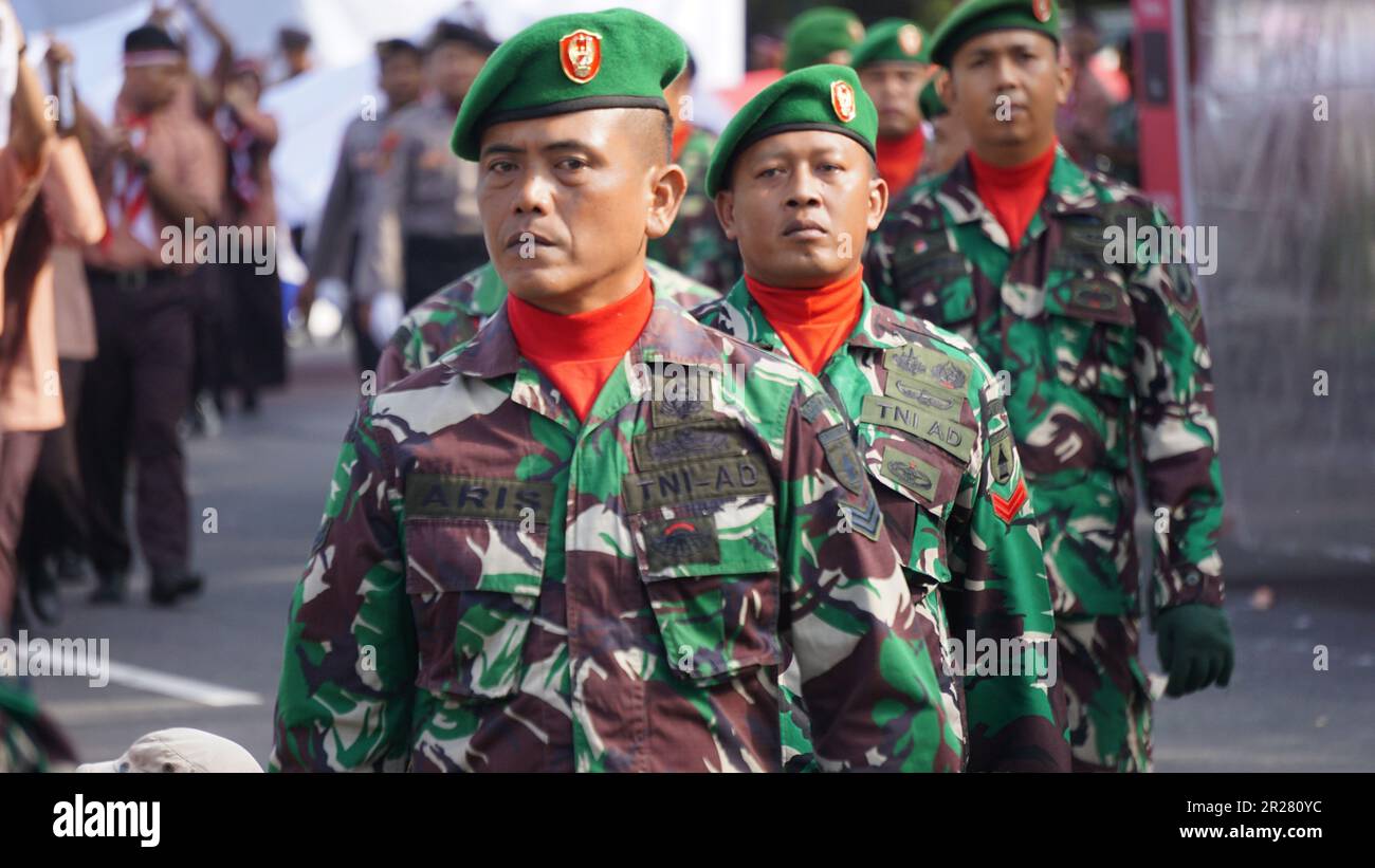 Indonesian army in uniform Stock Photo - Alamy
