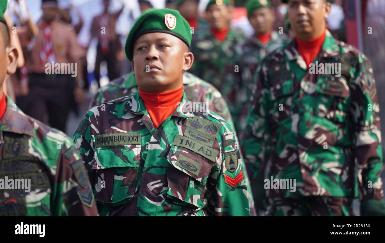 Indonesian army in uniform Stock Photo - Alamy