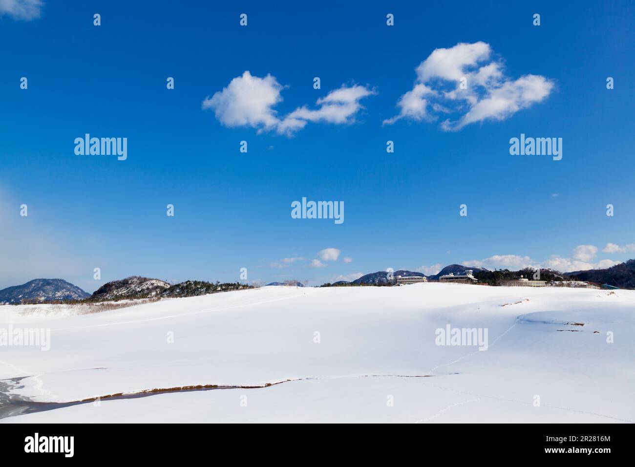 Tottori sand dunes under snow Stock Photo - Alamy
