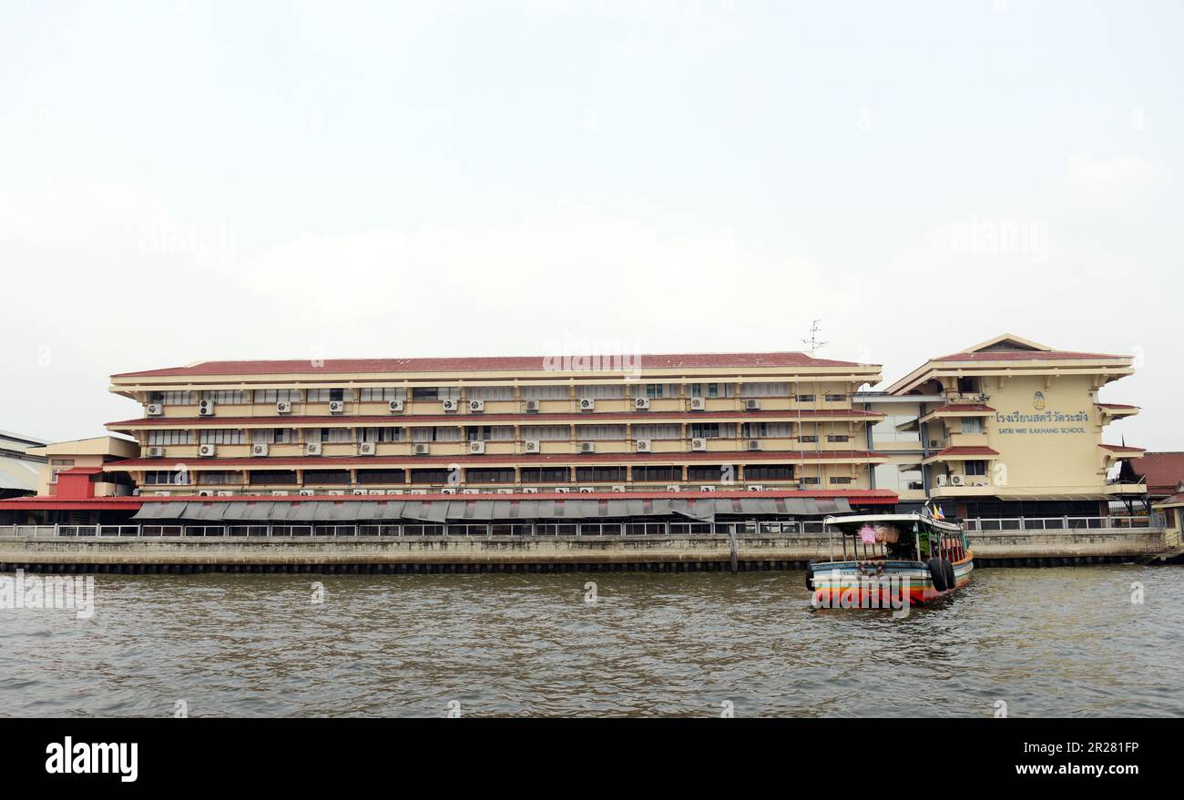 Satri wat rakhang school hi-res stock photography and images - Alamy