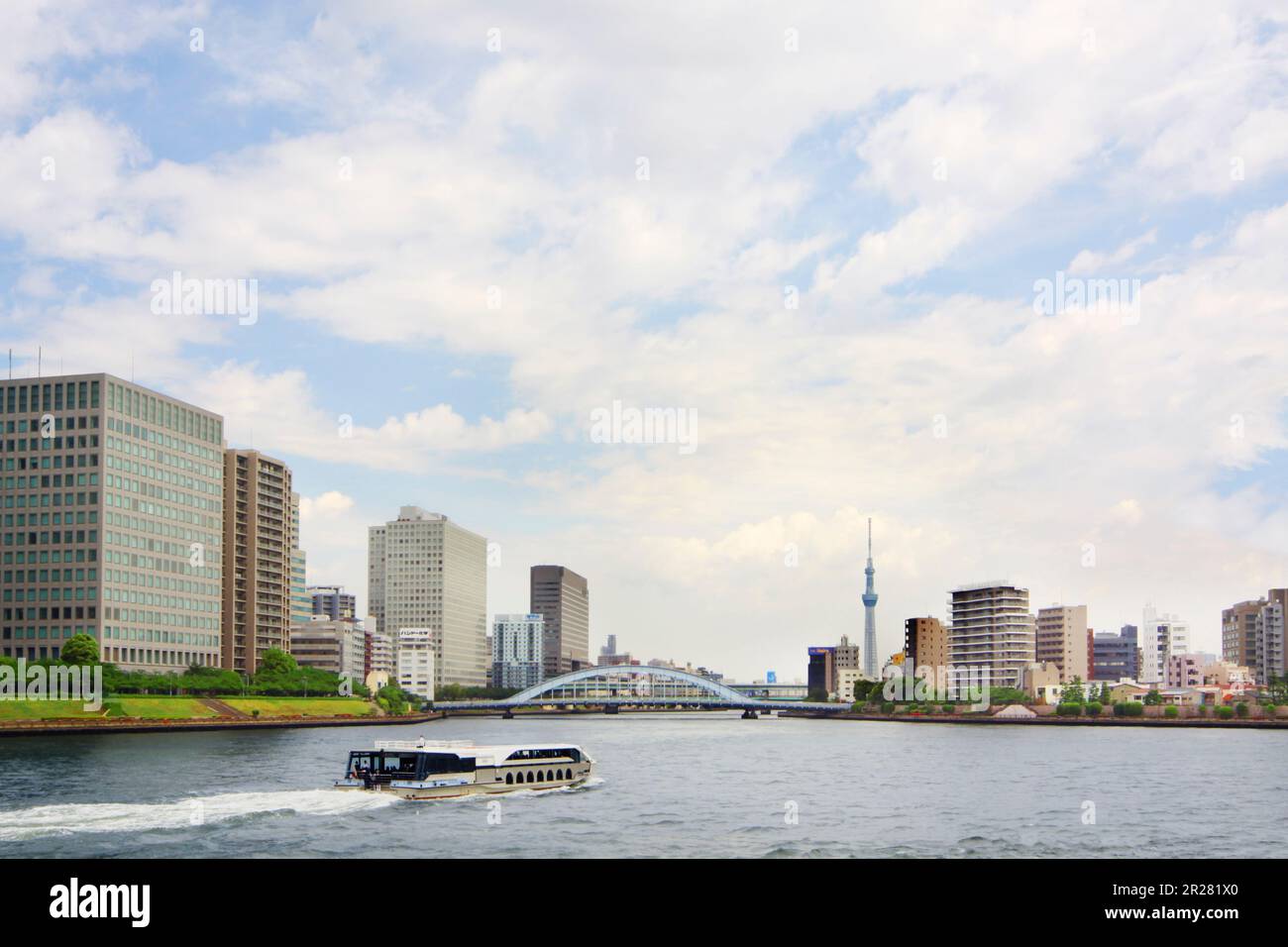 Sumida River landscape with a view of the Sky Tree Stock Photo - Alamy