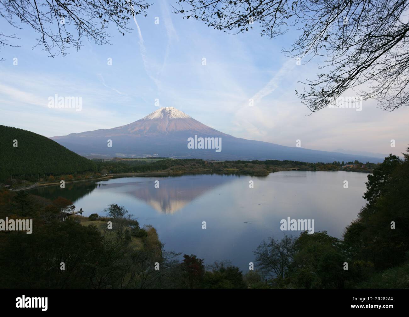 Lake Tanuki-ko & Mt. Fuji Stock Photo - Alamy
