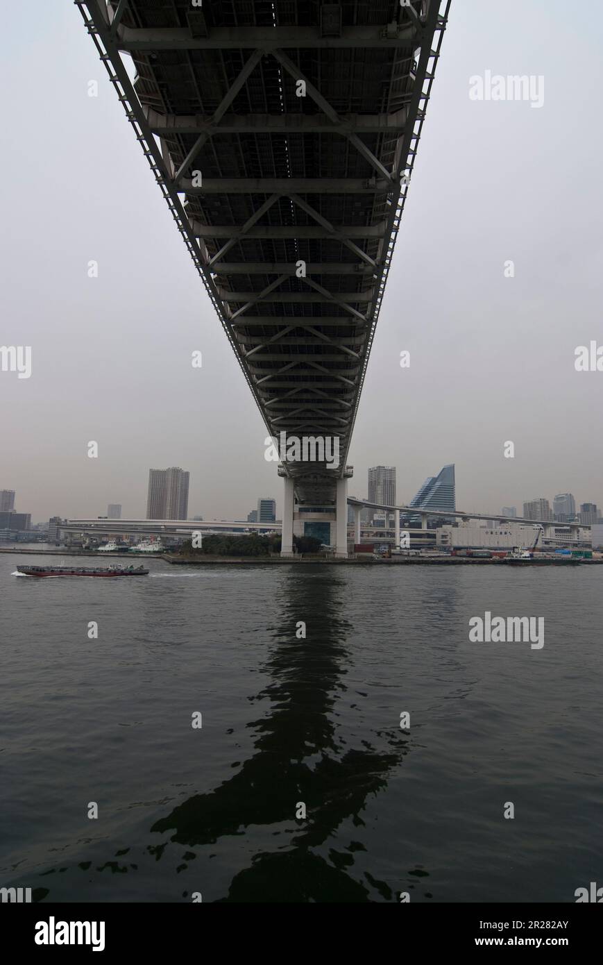 Bridge bottom hi-res stock photography and images - Alamy