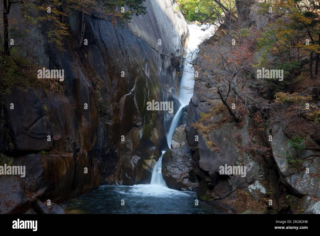 Shosenkyo gorge Senga waterfall Stock Photo - Alamy